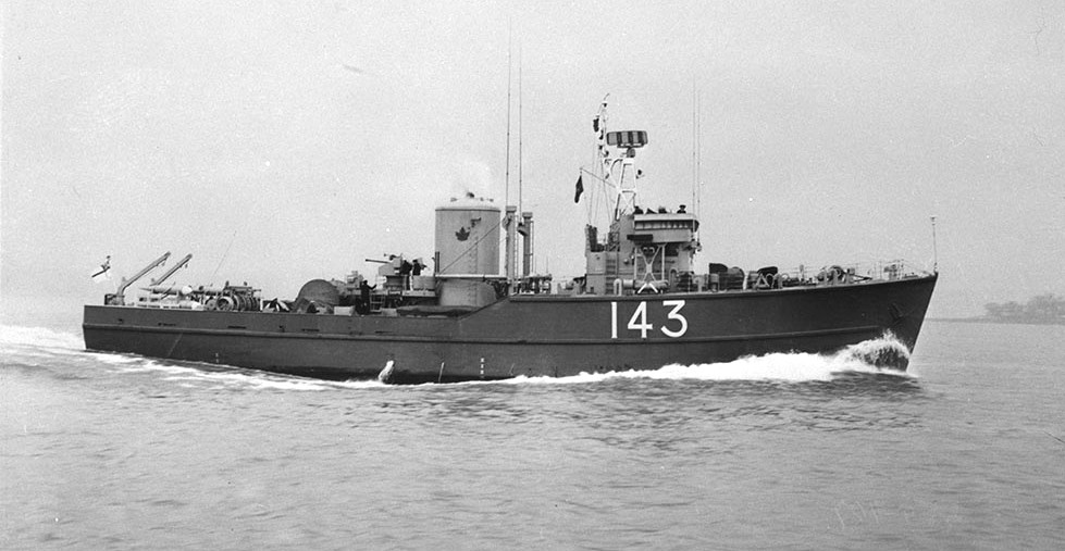 Royal Canadian Navy Minesweepers (Bay Class), (YMS-1 Class), YBZ-61, and Minesweeping Auxiliary ...