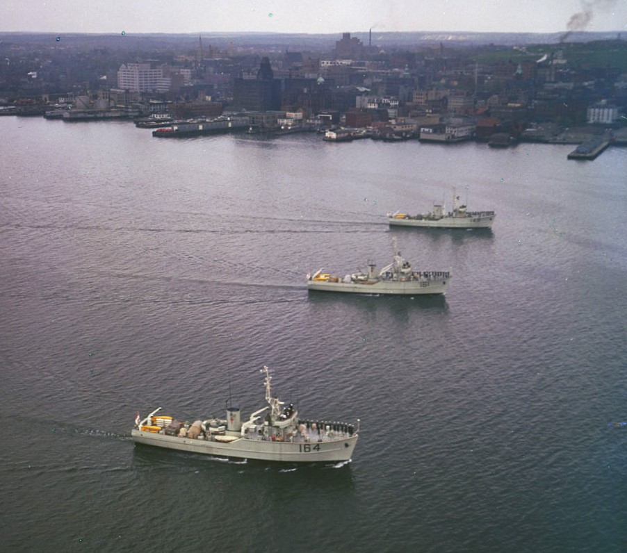 Royal Canadian Navy Minesweepers Bay Class Yms 1 Class Ybz 61