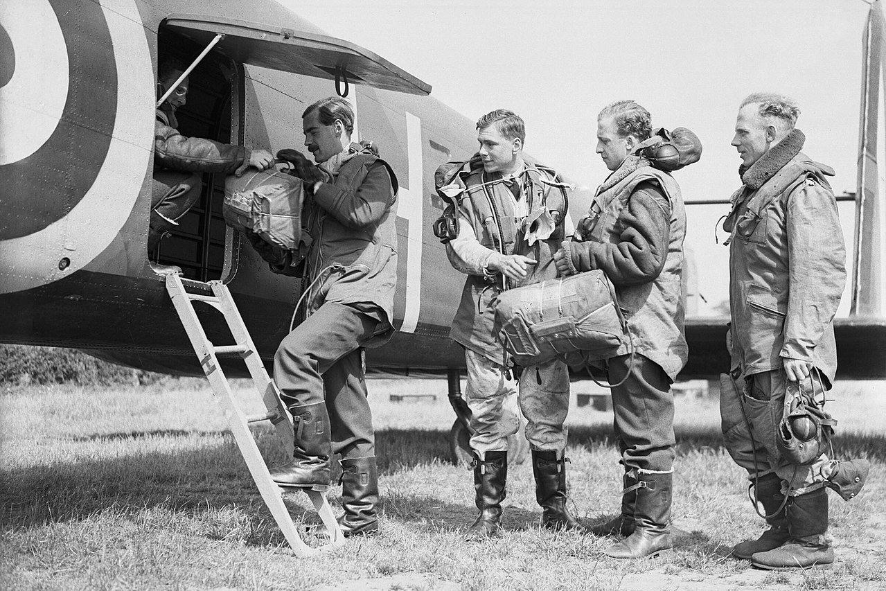 Canadian Warplanes 4: Armstrong Whitworth AW.38 Whitley