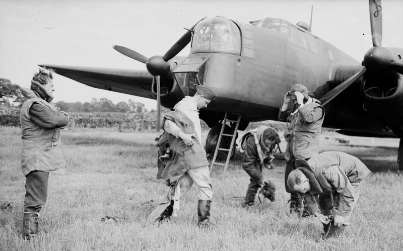 Canadian Warplanes 4: Armstrong Whitworth AW.38 Whitley