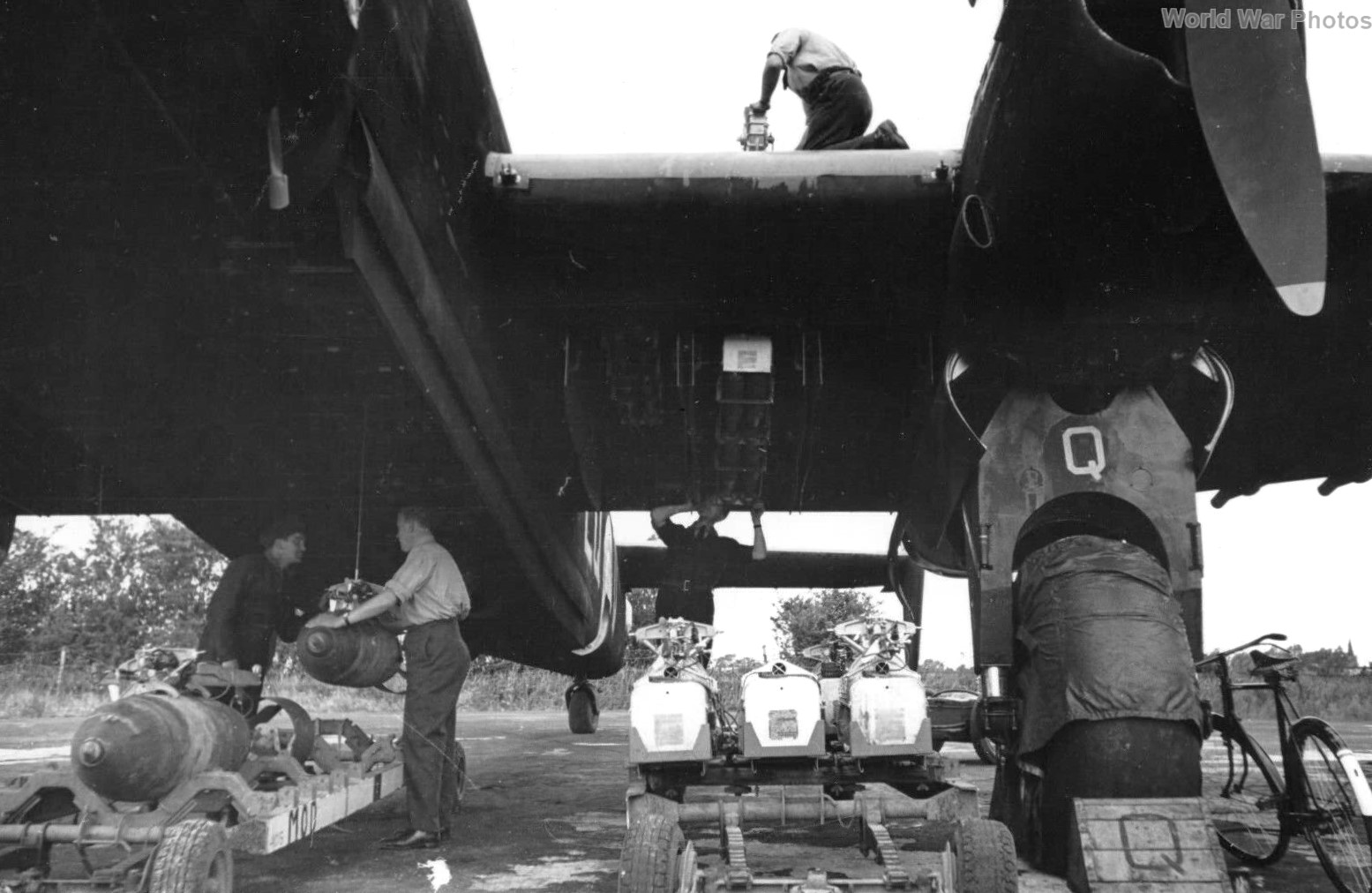 Canadian Warplanes 3: Handley Page Halifax