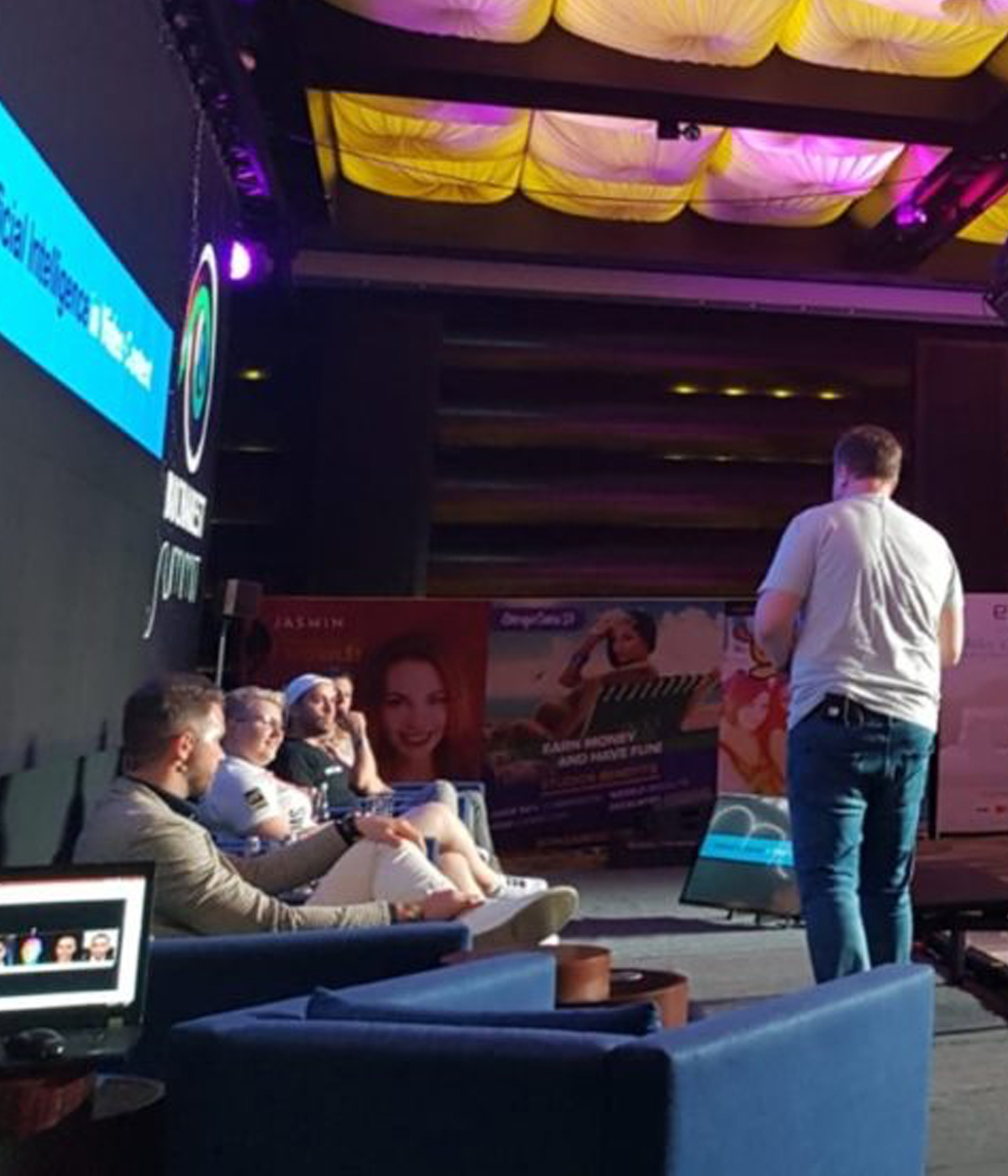 Artificial Intelligence in Live Video