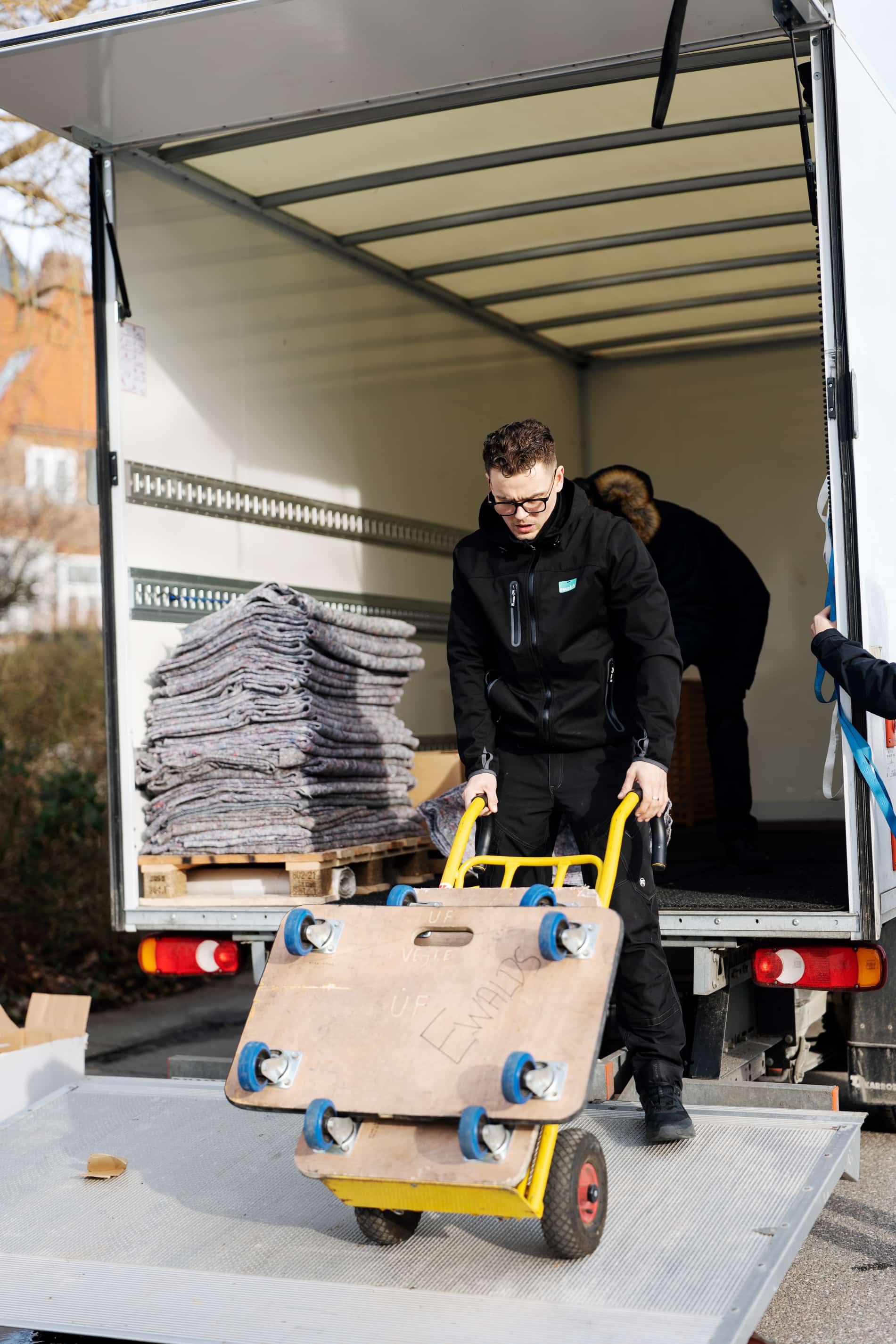 Danmarks bedste flyttefirma til gode priser | Ewalds Flyt