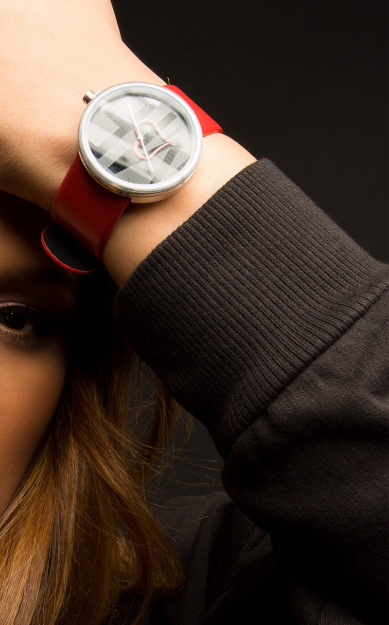 ME O'CLOCK TIMEPIECES