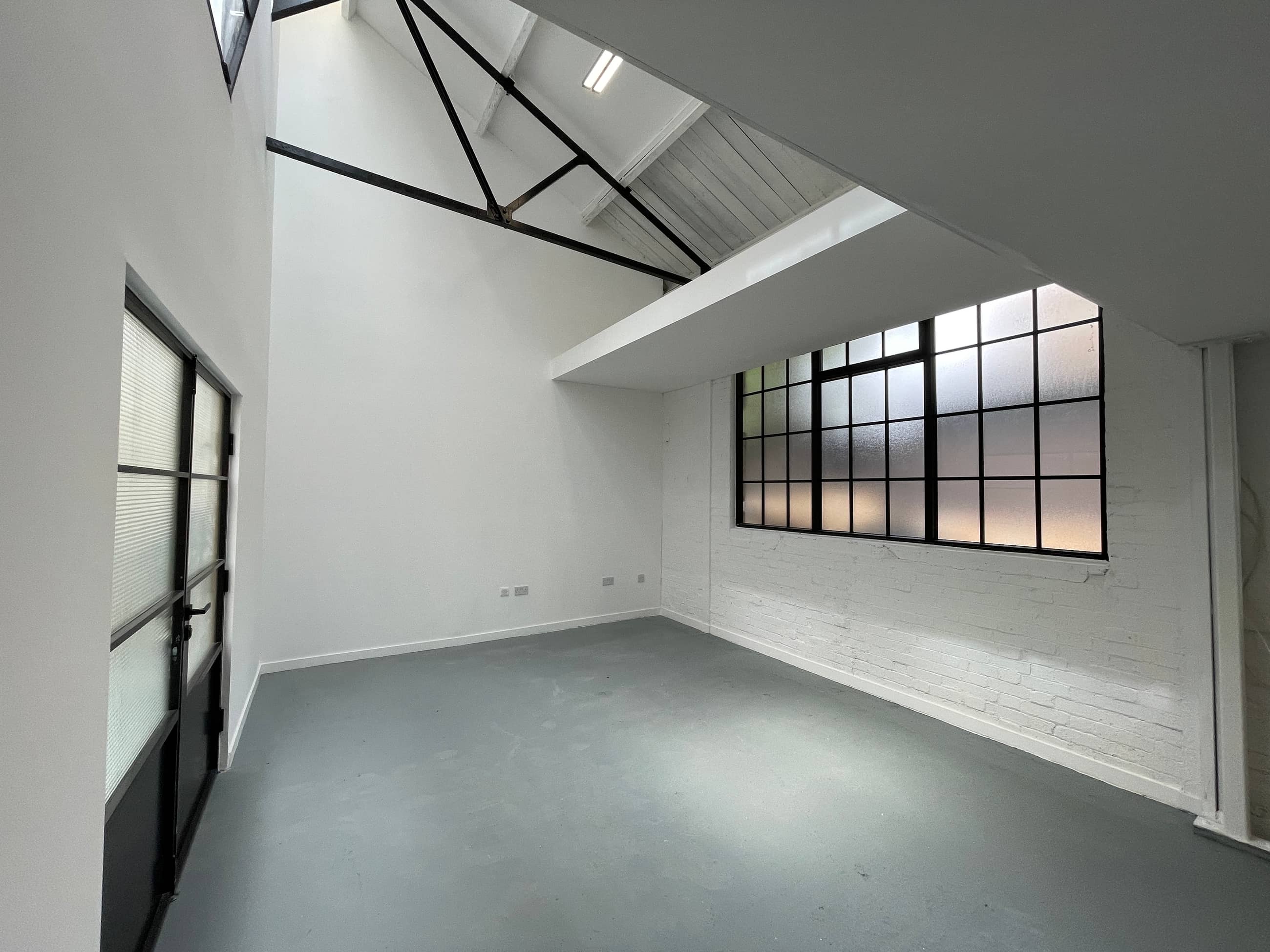 A warehouse, office and workshop all in one | Wow Workspaces