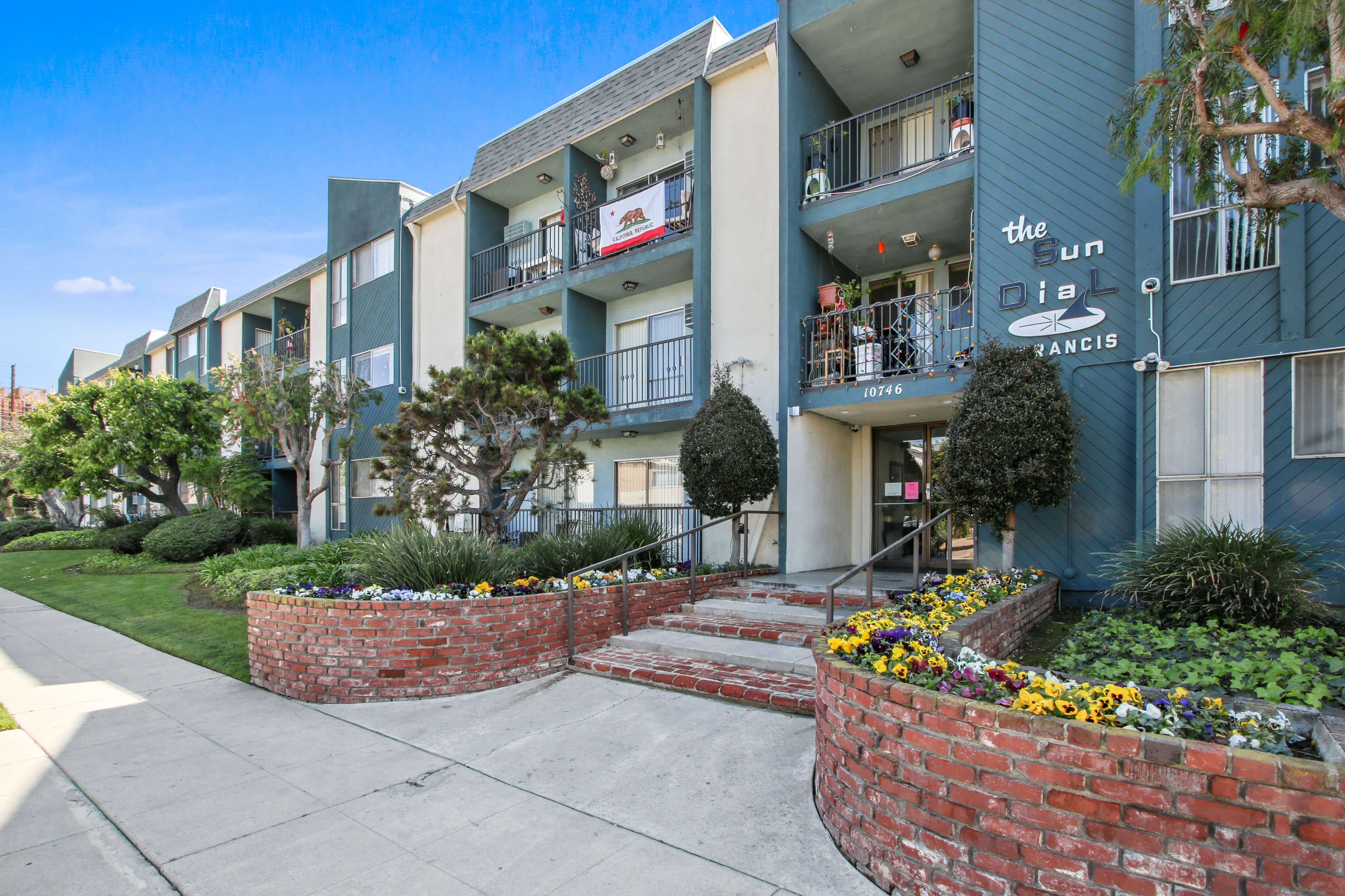 10746 Francis Pl, Los Angeles, CA 90034 - DSL Properties