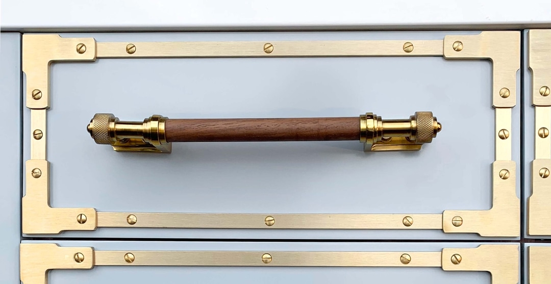 Metal Trim Kitchens | WL Kitchen & Home