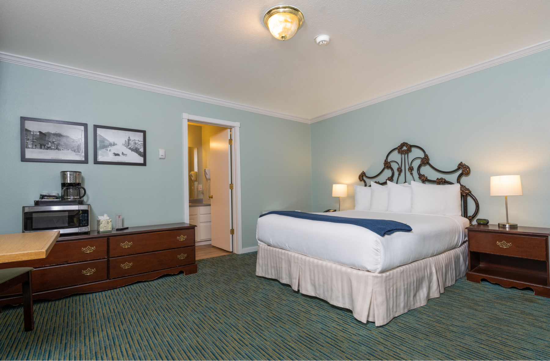 Victorian Inn | Signature Queen