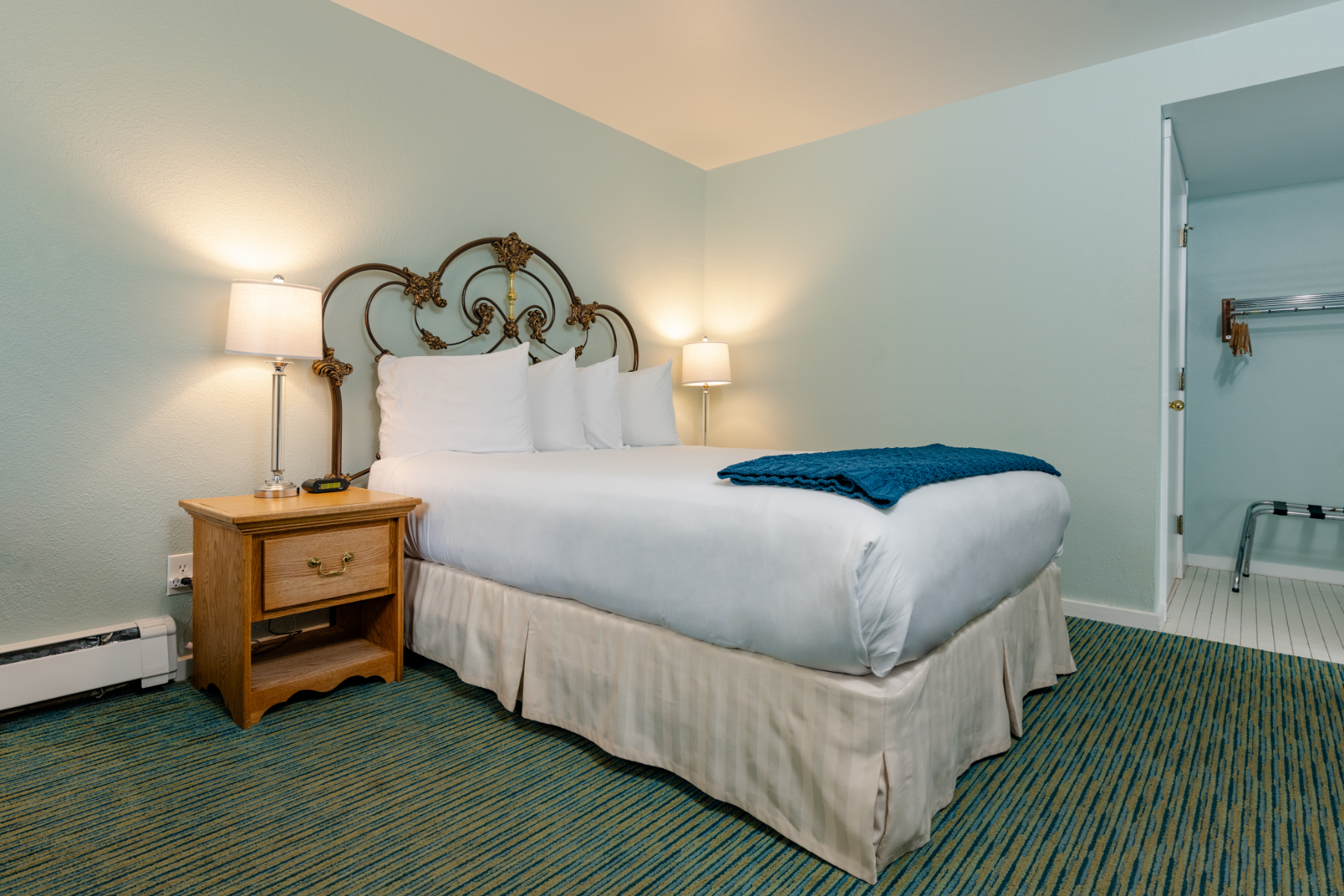 Victorian Inn | Classic ADA Queen