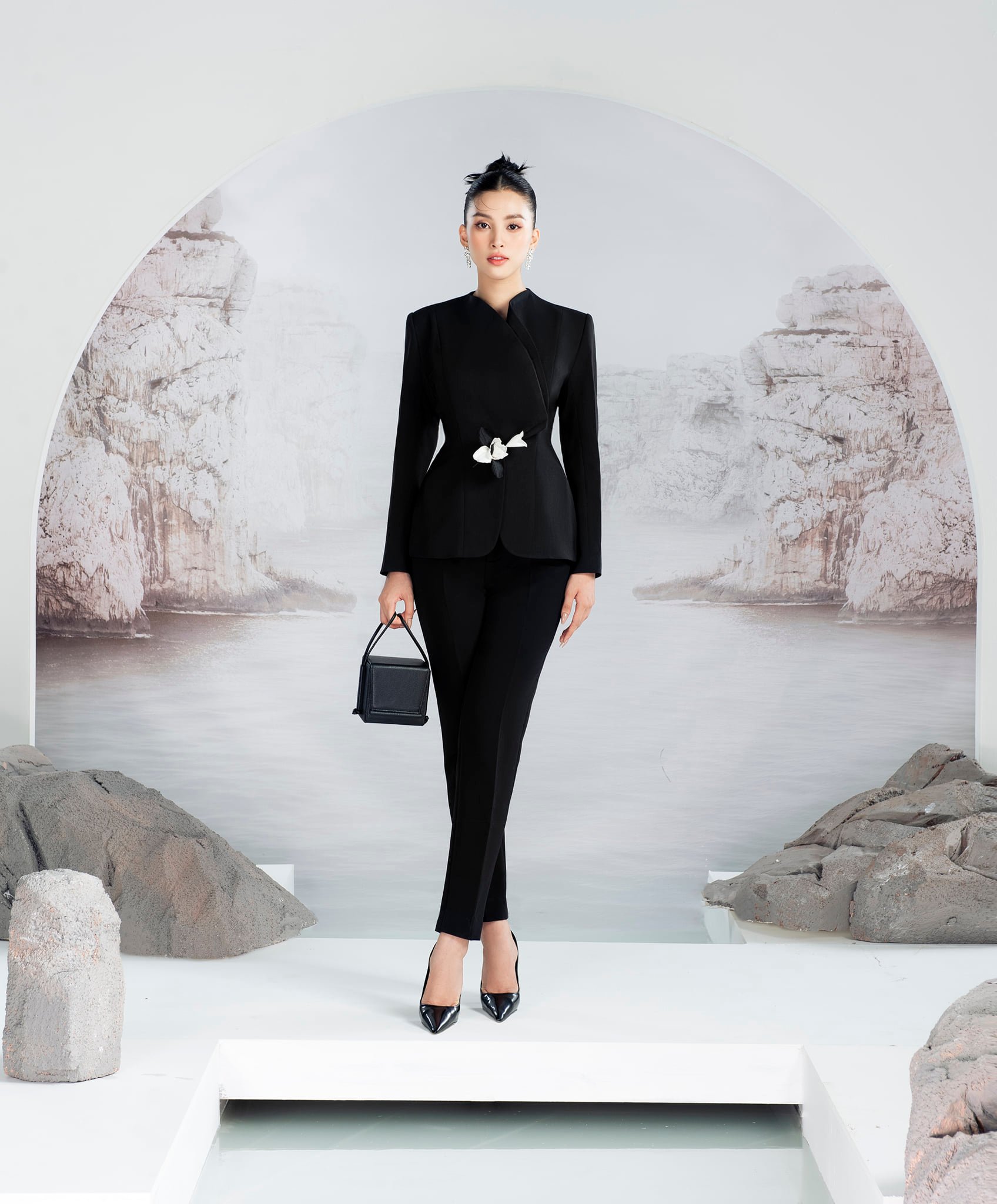 SUSAN SUIT | Top | WHITE PLAN