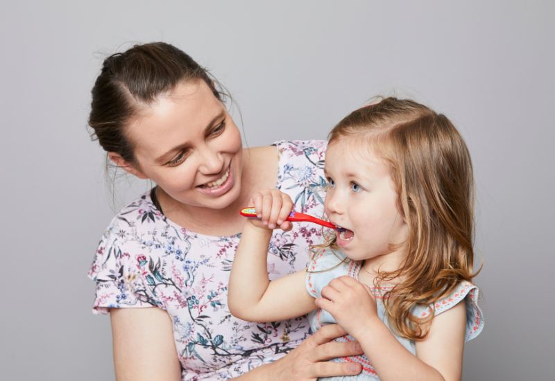 Baby teeth chart, symptoms and soothing techniques for parents