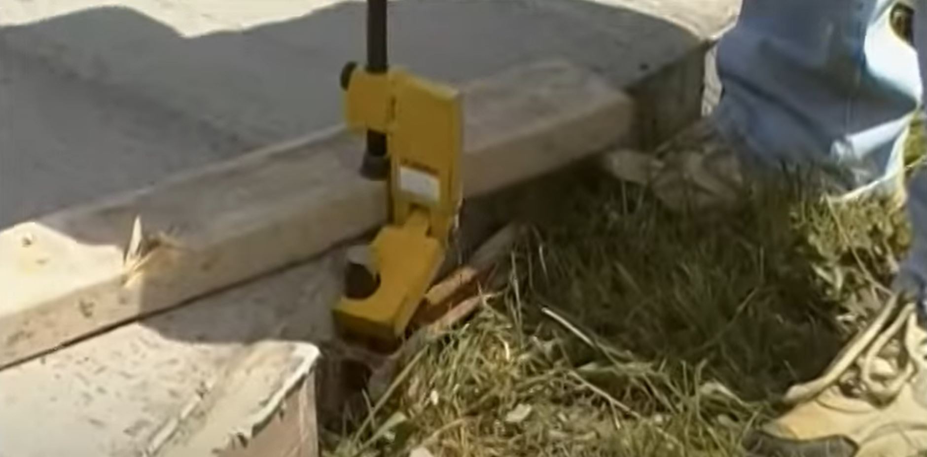 STAKE PULLER | Civil and Precast Products | Canzac