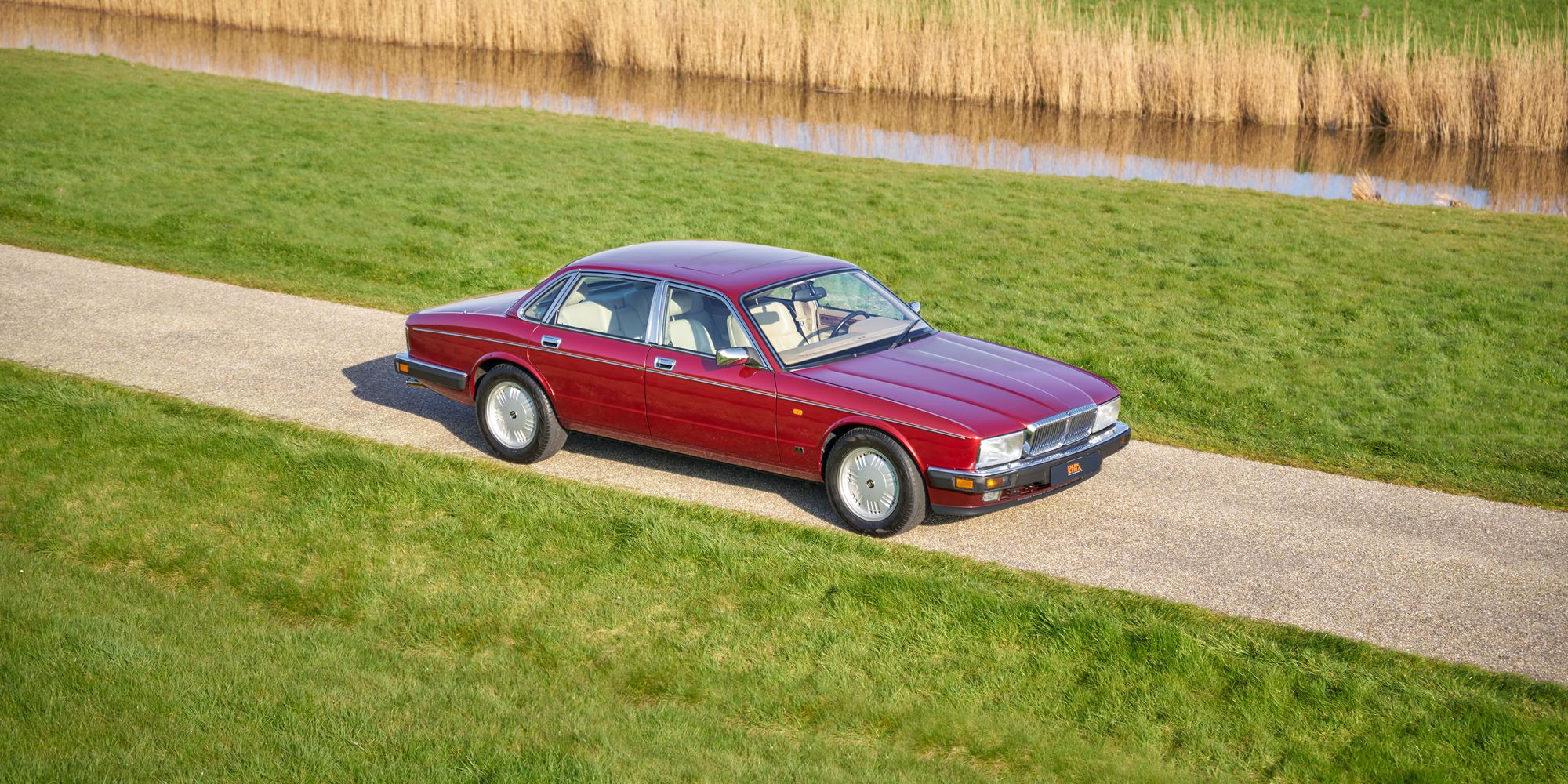 Daimler Double Six V12 • Dijkstra Classic Cars & Youngtimers