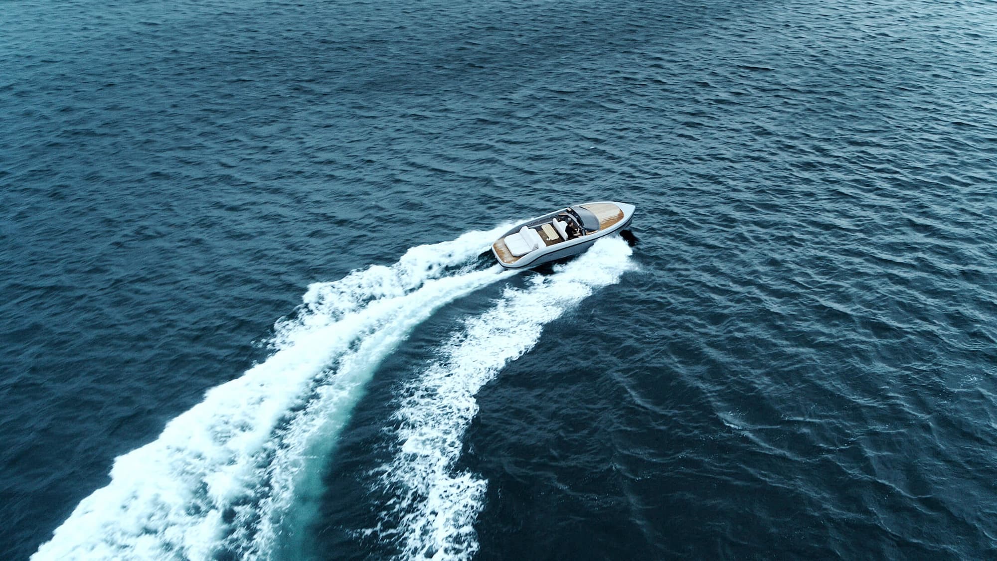 RAND Spirit 25: The open day cruiser with functional layout