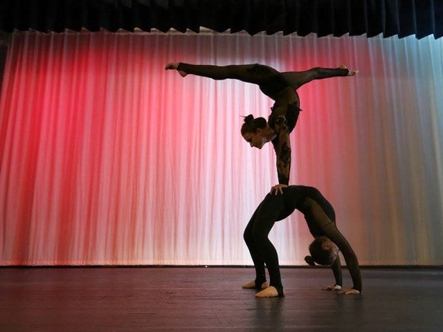 How do contortionists bend like they do?