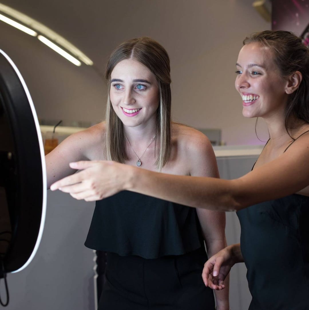 Smile Booth | Auckland's favourite photobooth