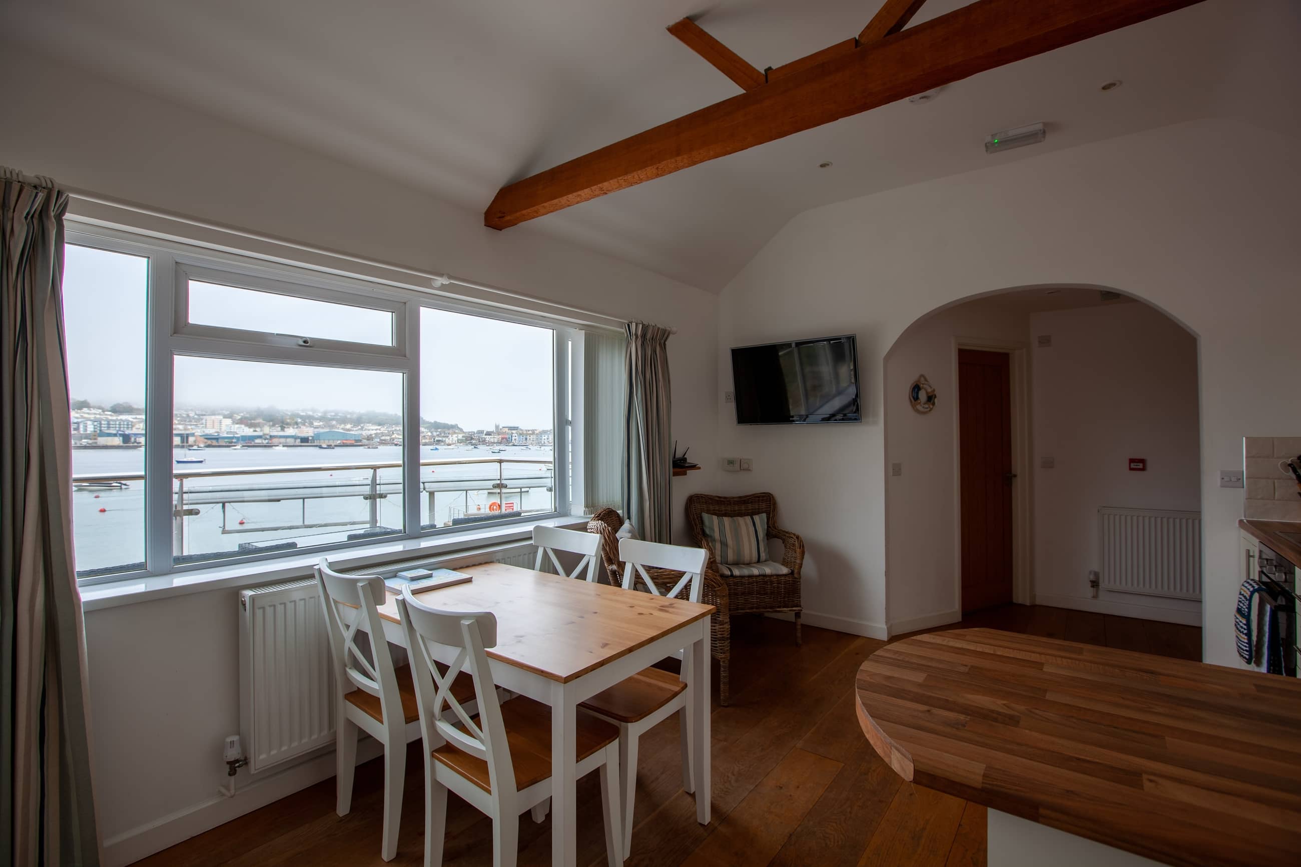 The Clipper Cafe & Apartments