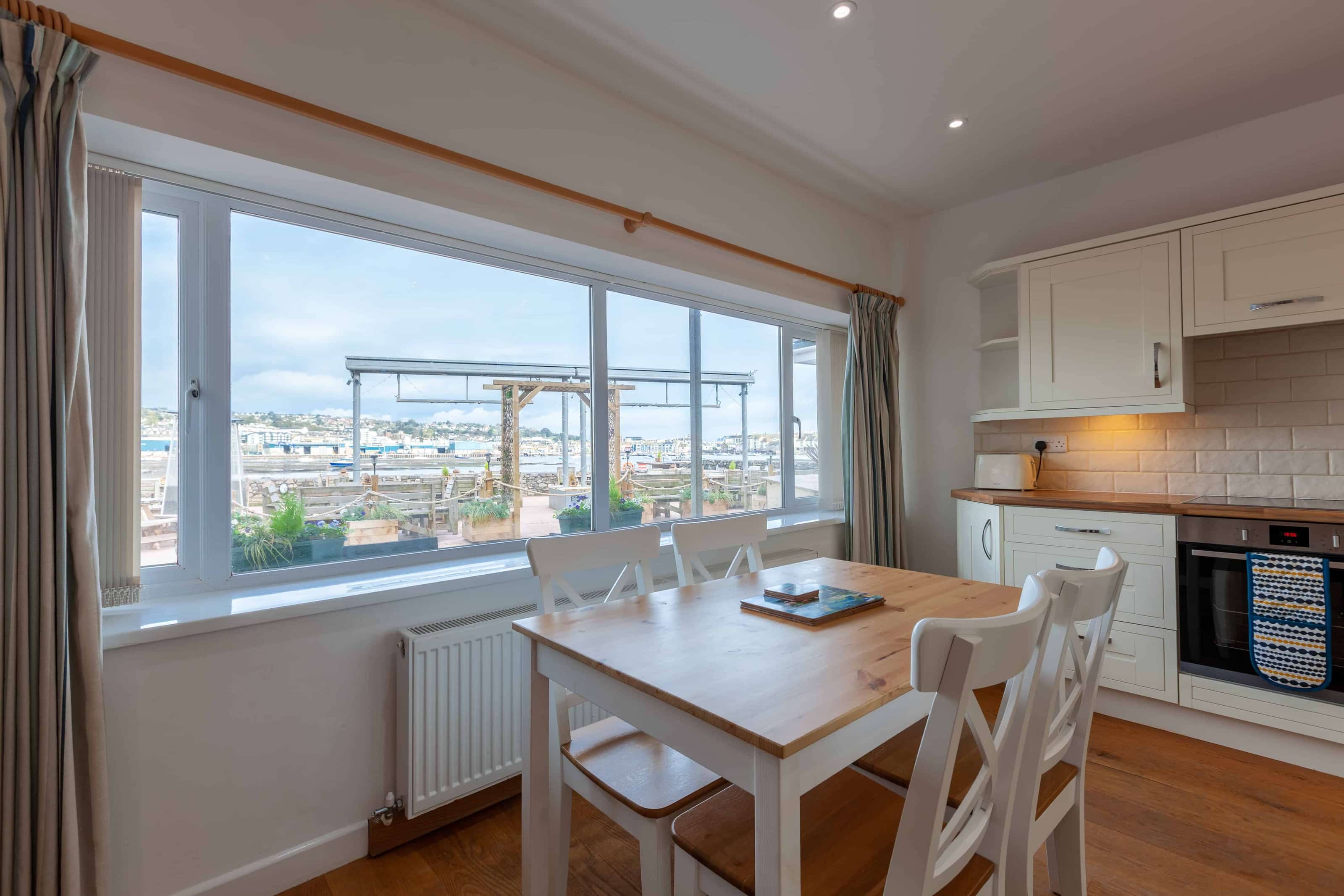 The Clipper Cafe & Apartments