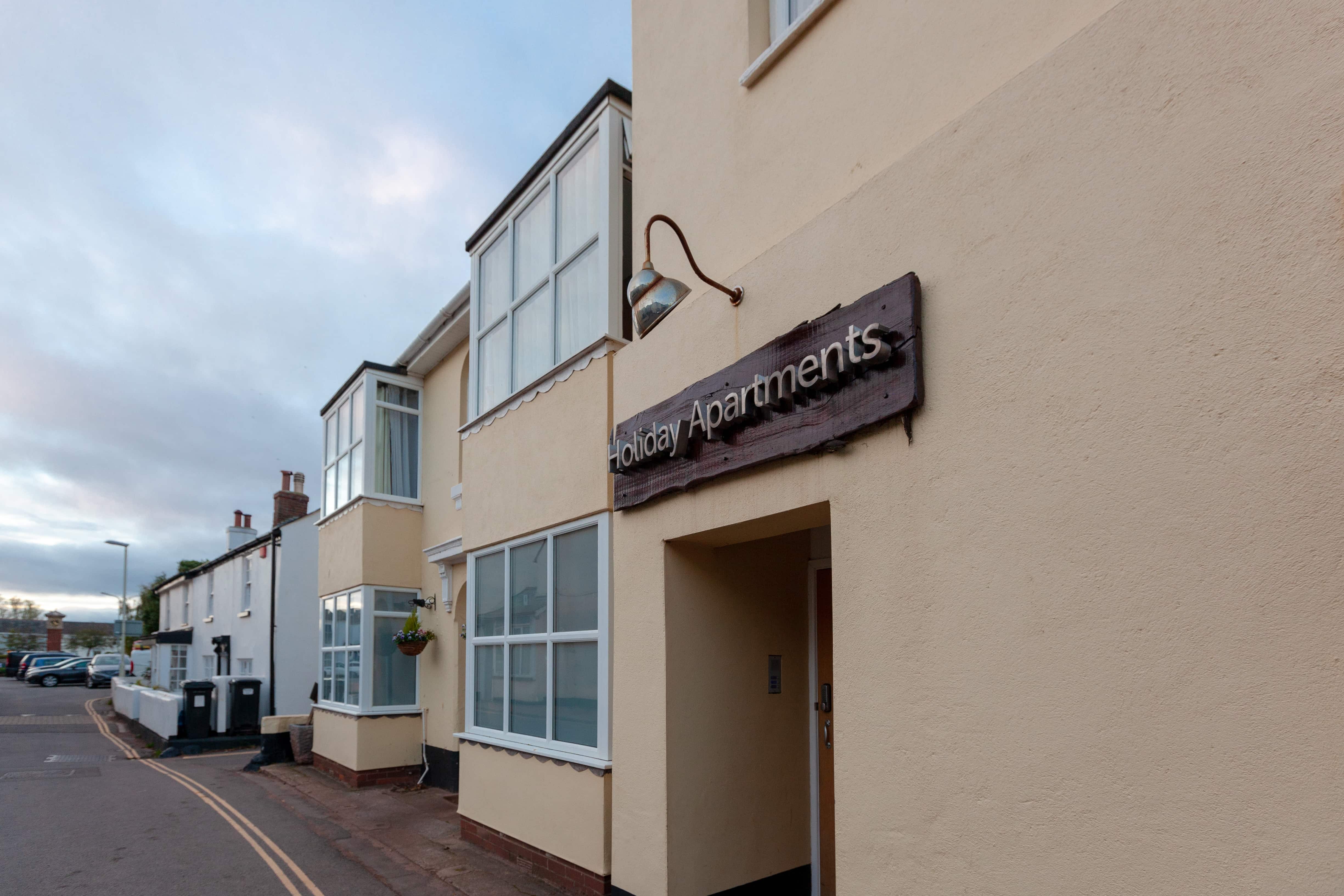 The Clipper Apartments Stay With Us