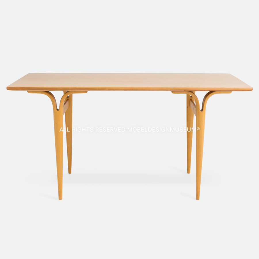 Split leg table by Bruno Mathsson | | Möbeldesignmuseum