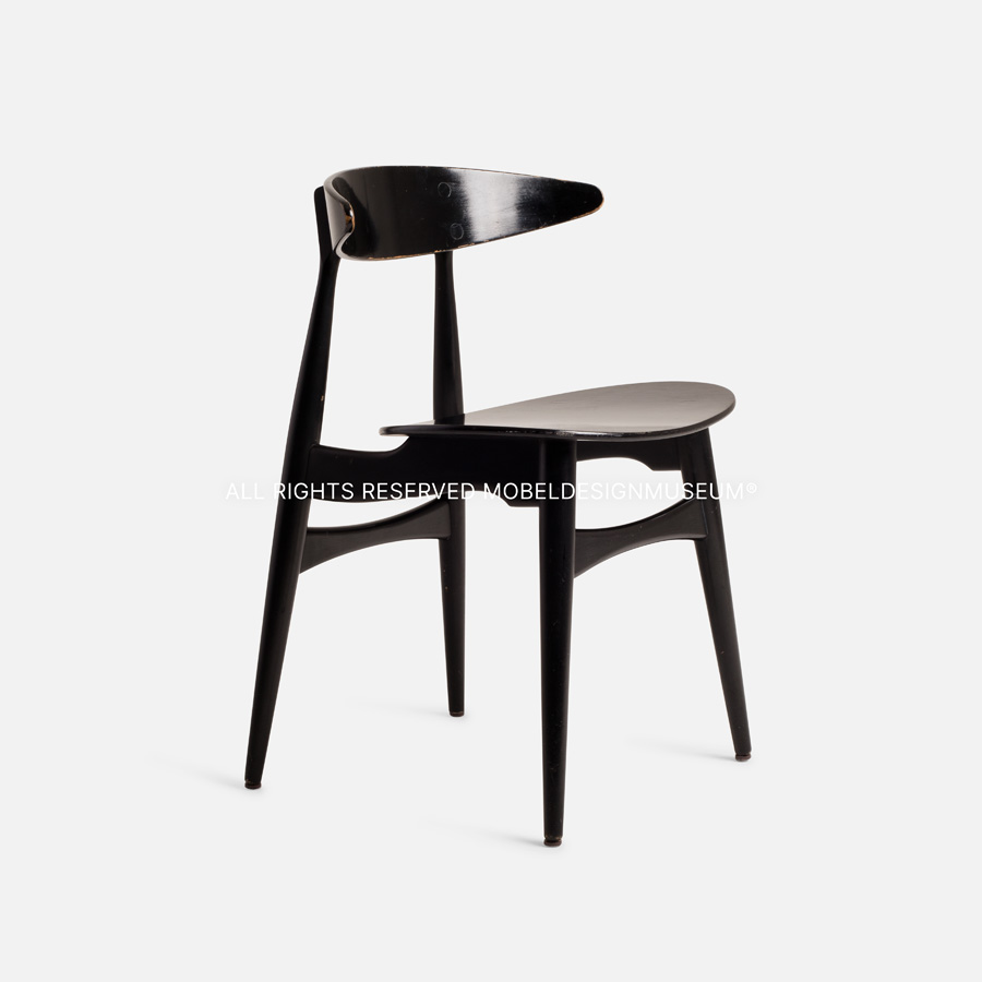 Model CH 33 chair by Hans J. Wegner | | Möbeldesignmuseum