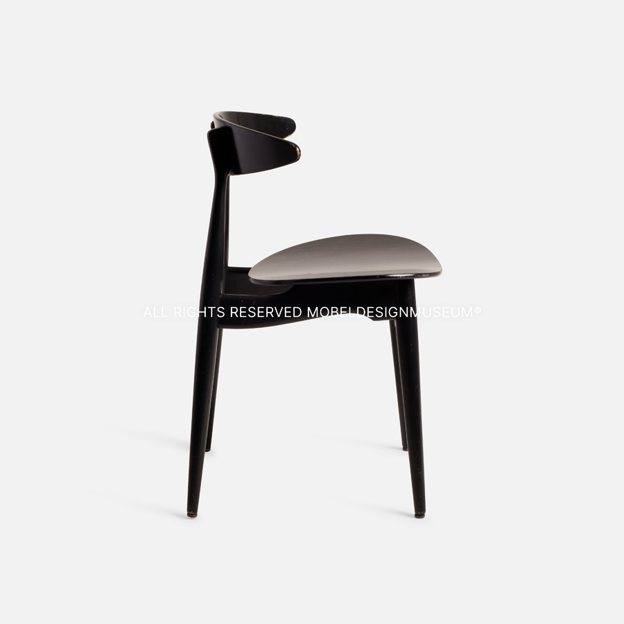 Model CH 33 chair by Hans J. Wegner | | Möbeldesignmuseum