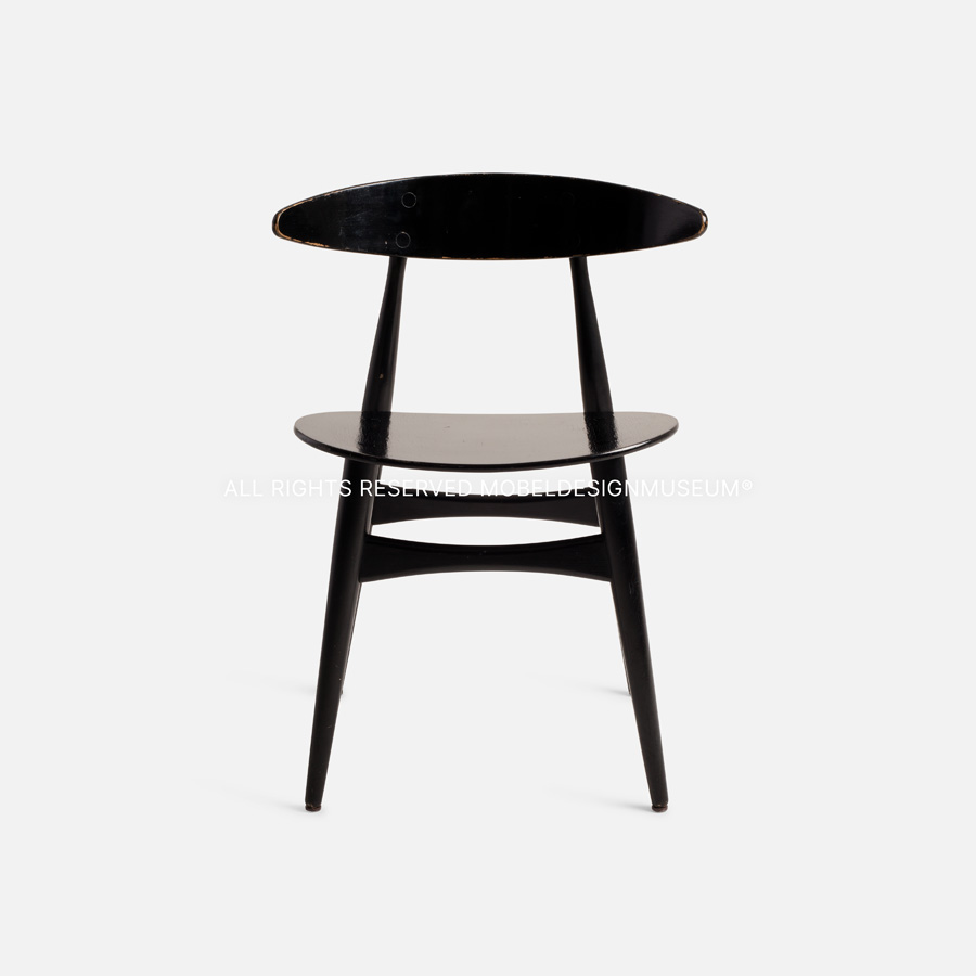 Model CH 33 chair by Hans J. Wegner | | Möbeldesignmuseum