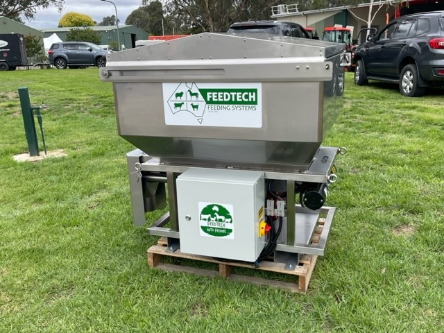 Horse Feeder