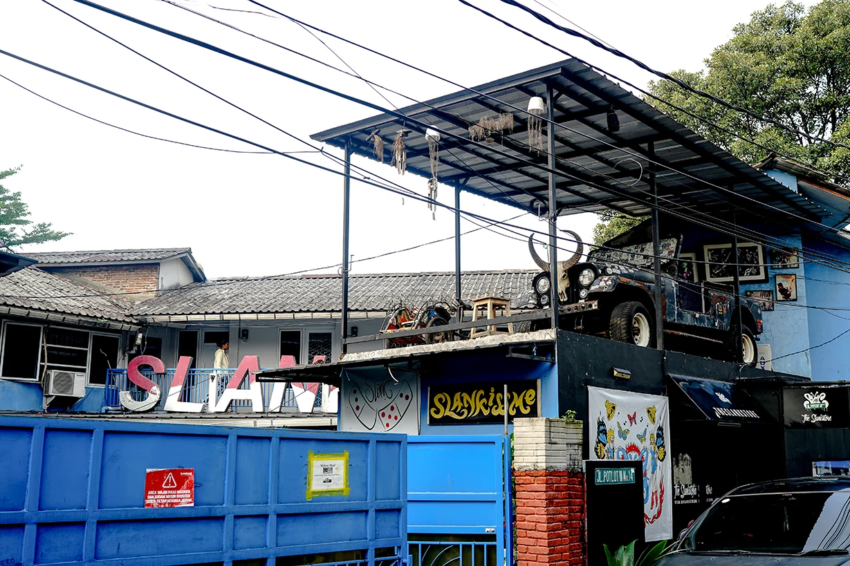 Goresan Potlot di Markas Slank