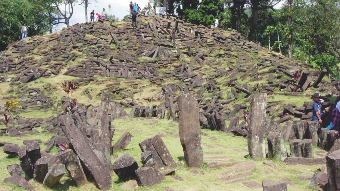 Menimbang Gunung Padang