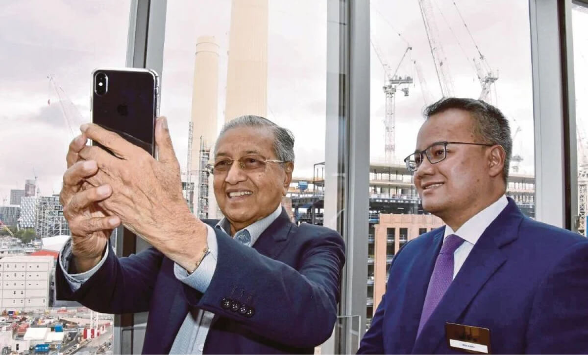 The Political Side of TikTok | Political TikTok, Explained