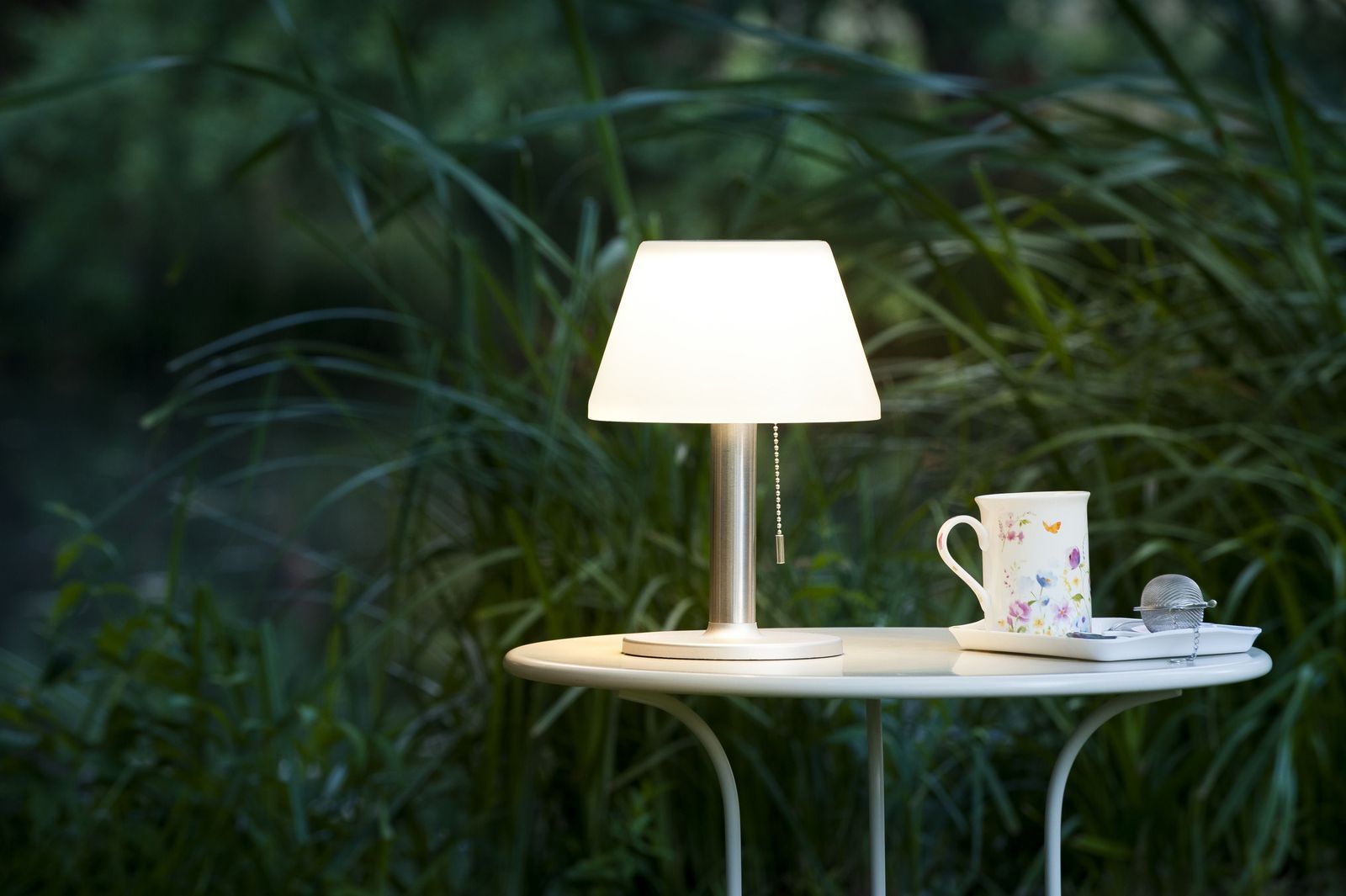 Lampe de table solaire très éclairante