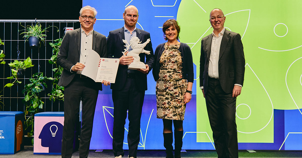 etage8 | News | HSUD 2022 – Mormor Greiftisch HALT