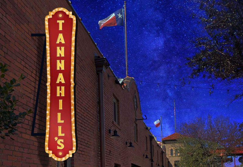 Food & Drink | Tannahill's Tavern & Music Hall