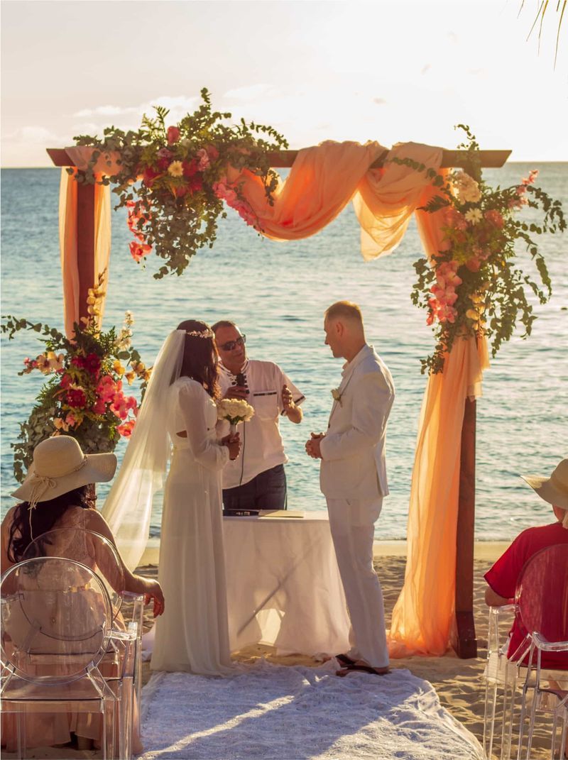 Roatan Wedding & Event planners - Lovinroatan