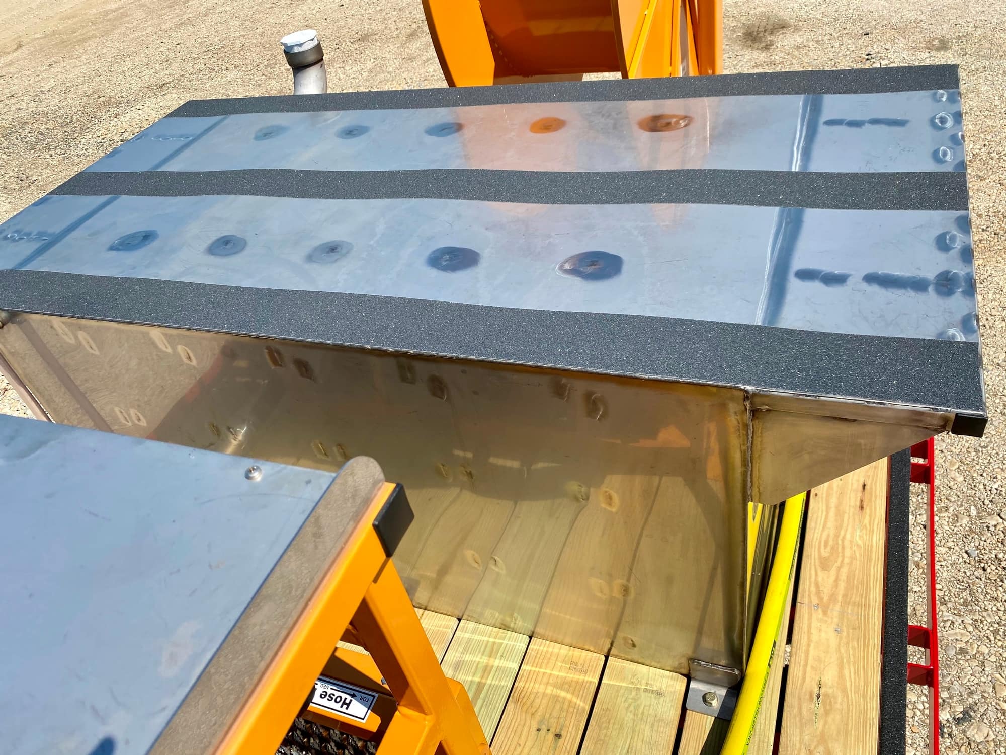 STAINLESS STEEL WATER TANK TABLE | Geo-Loop