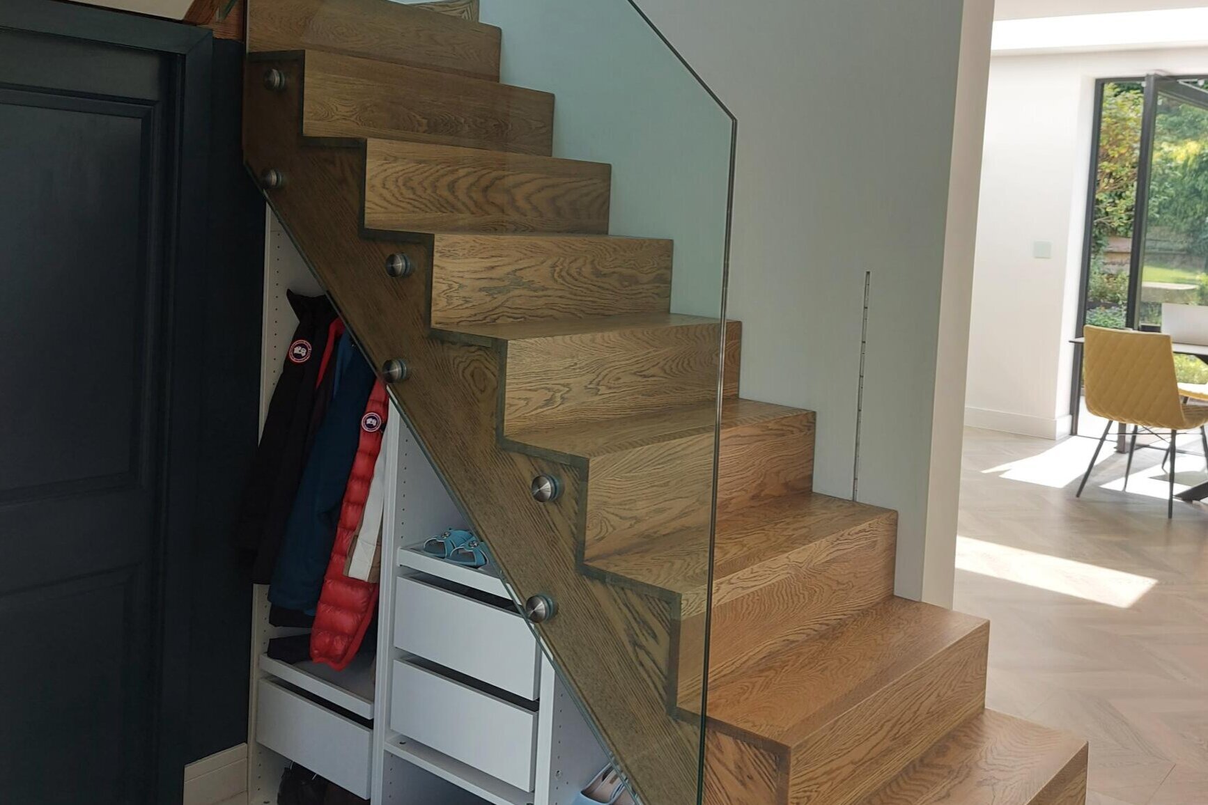 Oak Cut String Staircase With Bolted Frameless Glass Balustrade | The ...