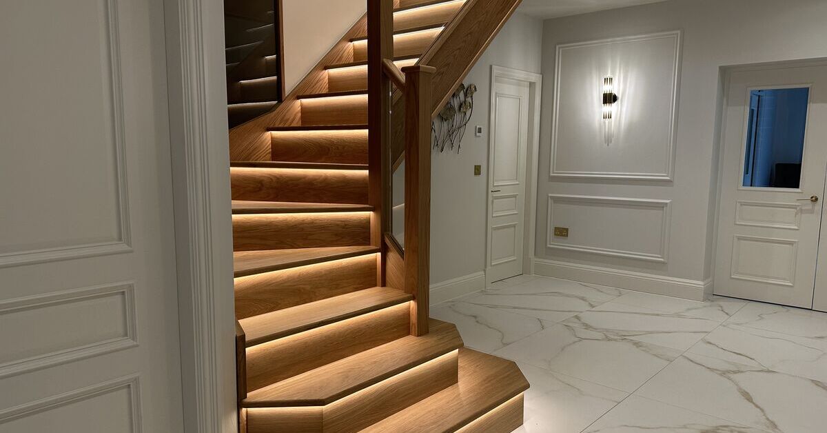 Grand Bespoke Solid Oak Staircase With Seamless Glass Balustrade | The ...