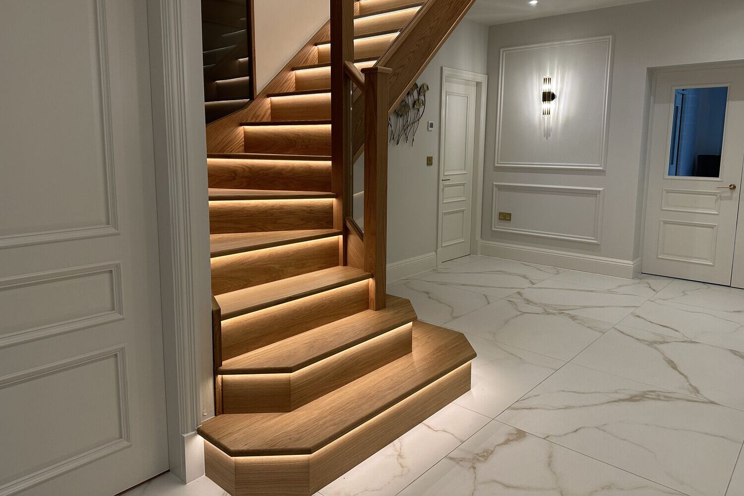 Grand Bespoke Solid Oak Staircase With Seamless Glass Balustrade | The ...
