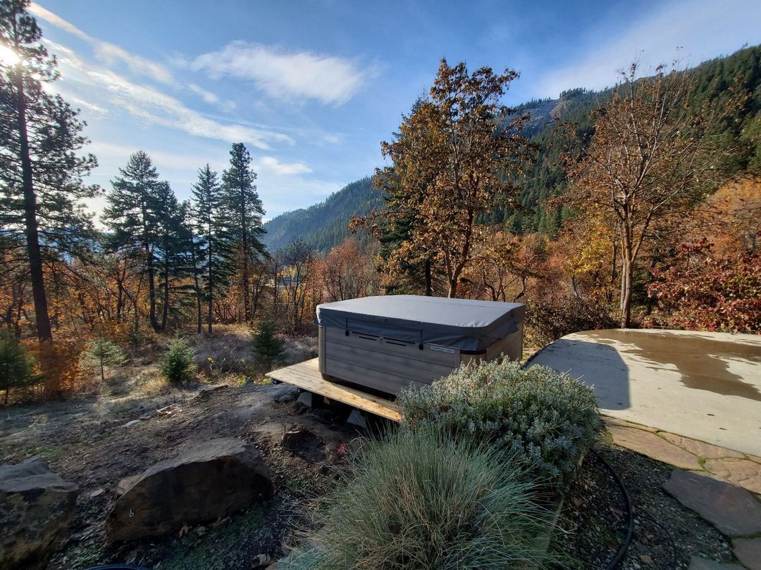 Bullfrog Spas & Custom Pools in Wenatchee | Pool to Spa Services
