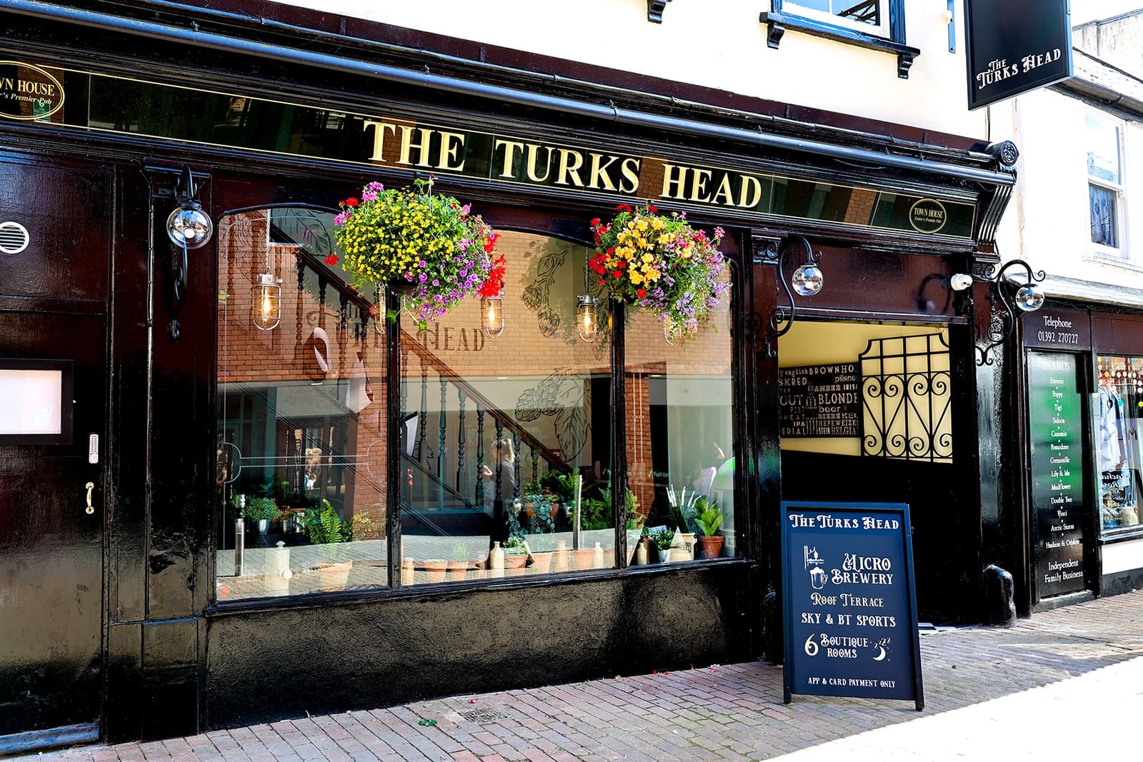 The Oyster House | Pub with 16 Boutique Rooms in Swansea