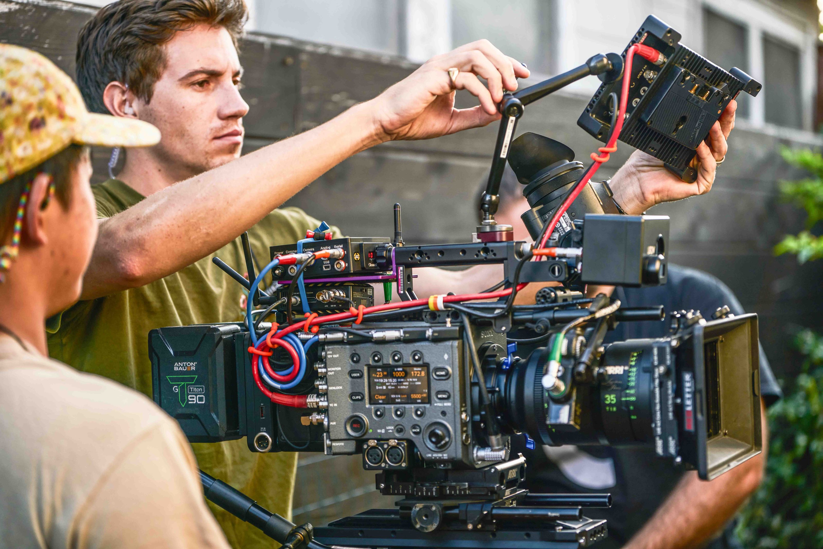 :30 Commercial spot for Leonlite