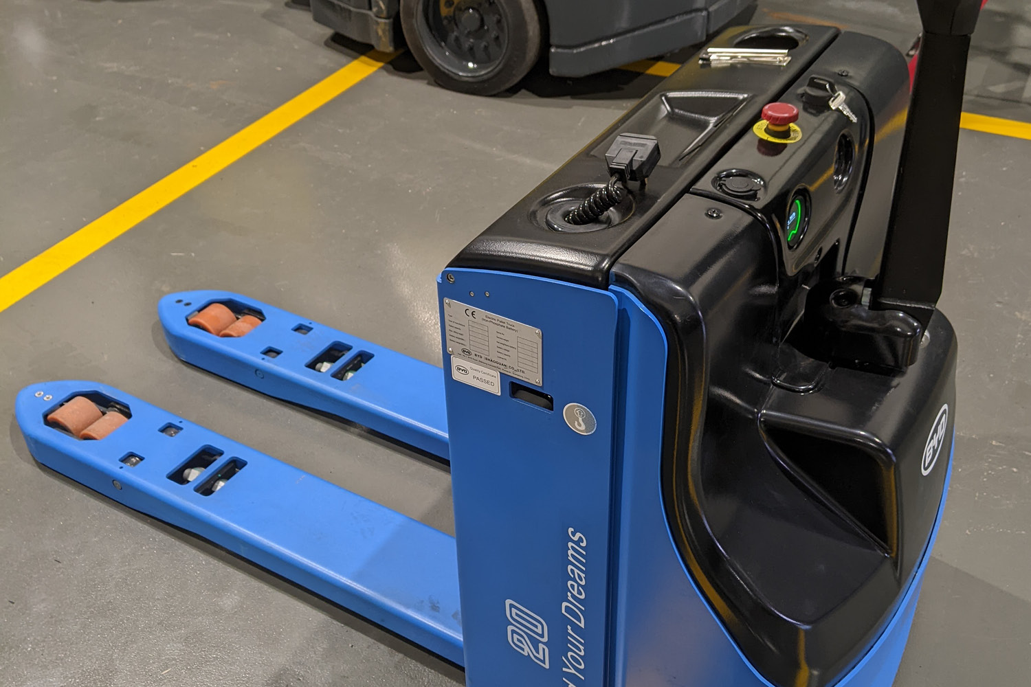 Electric Forklifts Northern Ireland BYD Lithium Ion Electric Walk ...