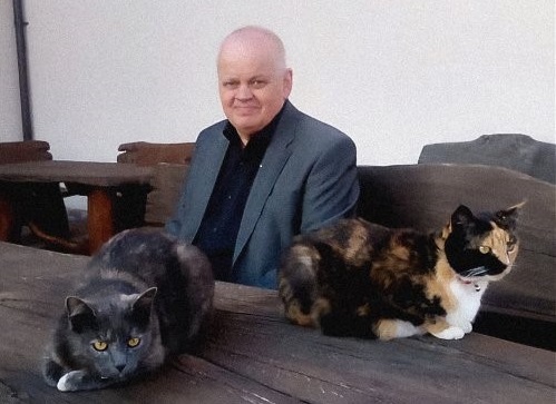 "The army and politics are different things." Ten years for posts.