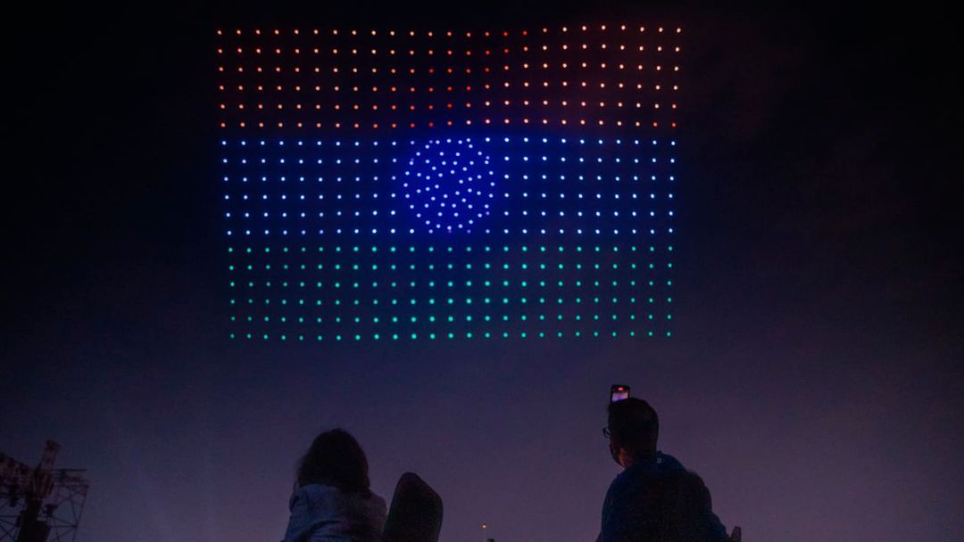 Drone Shows | Lighten up your event with Cyberdrone