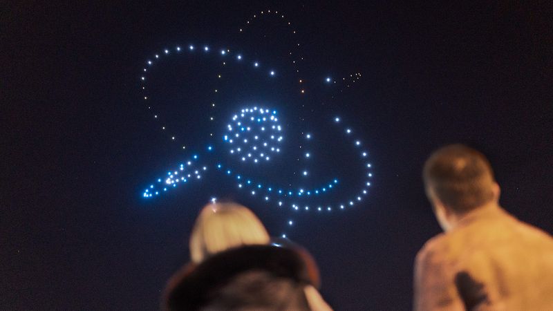 Drone Shows | Lighten up your event with Cyberdrone