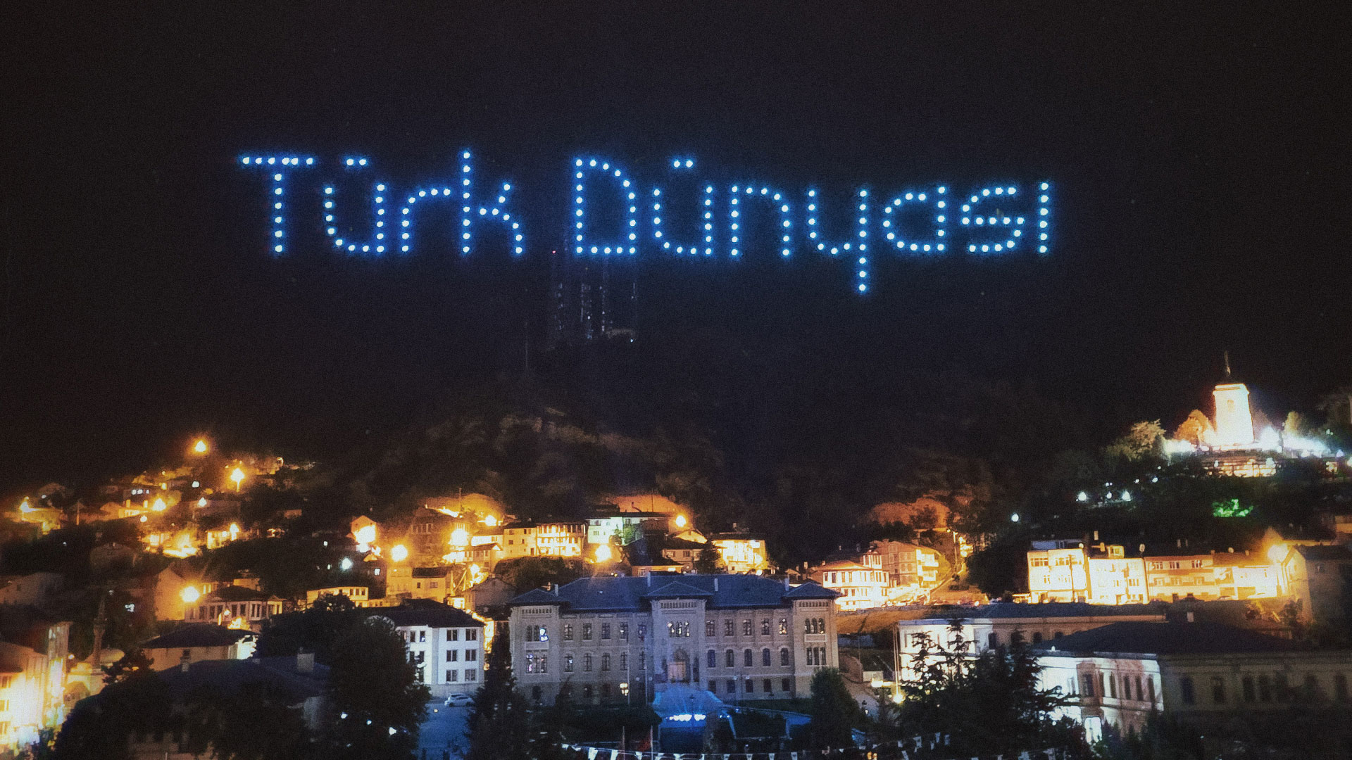 Drone Shows | Lighten up your event with Cyberdrone