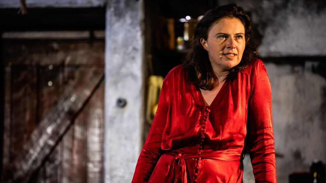 THE BEAUTY QUEEN OF LEENANE opens at Lyric Theatre, Belfast - starring ...