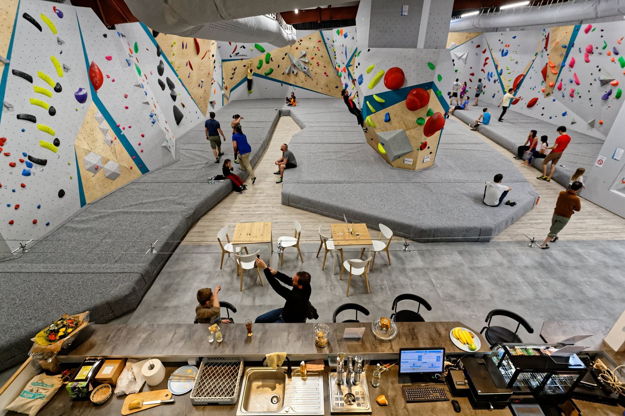 AlpAbloc, votre salle d’escalade de bloc à Bourgoin-Jallieu