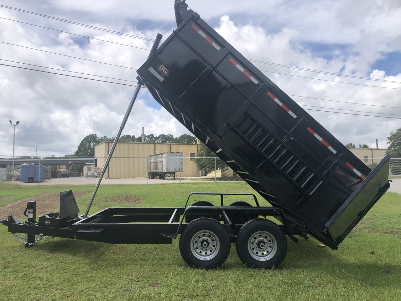 What to Consider When Buying a Dump Trailer - Wolf Den Trailers